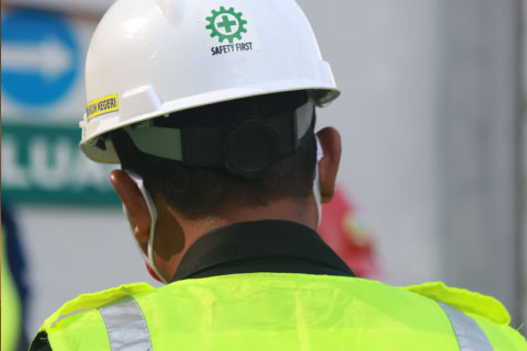 The Importance of Wearing Proper Work Clothing – Print Outside the Box